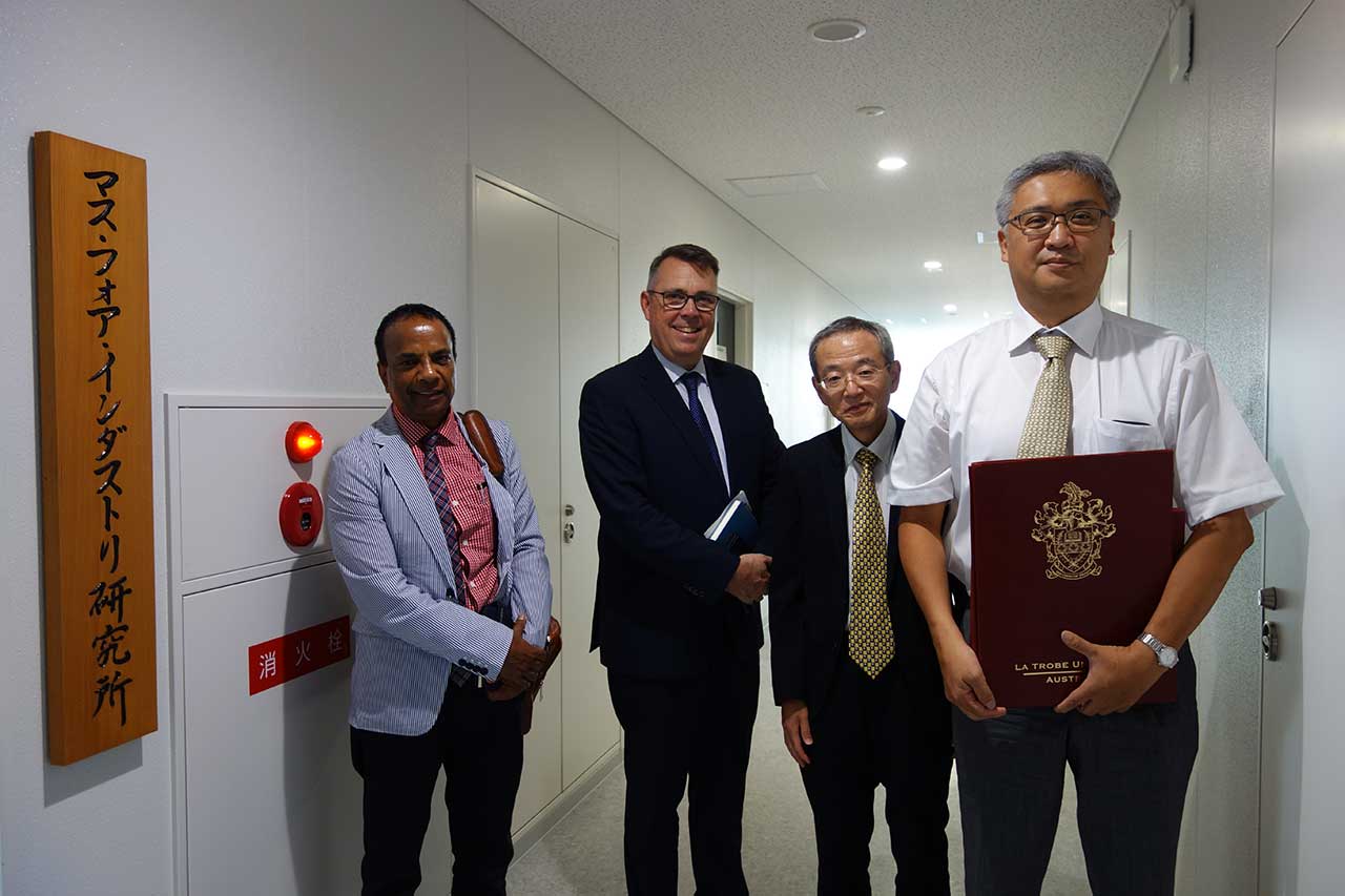 Vice-Chancellor of La Trobe University visited IMI | KYUSHU UNIVERSITY ...